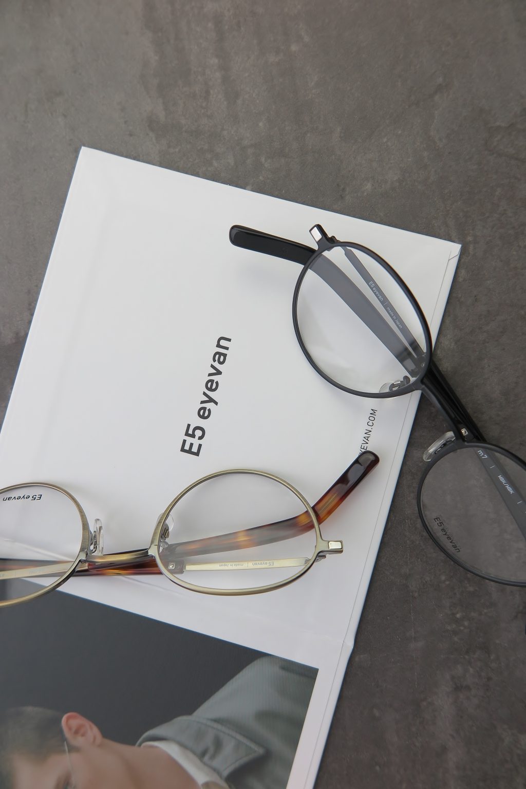 強度と軽さを考慮した一体型のチタンシートを採用！E5 EYEVAN M7 - メガネのノハラ （眼鏡・補聴器）