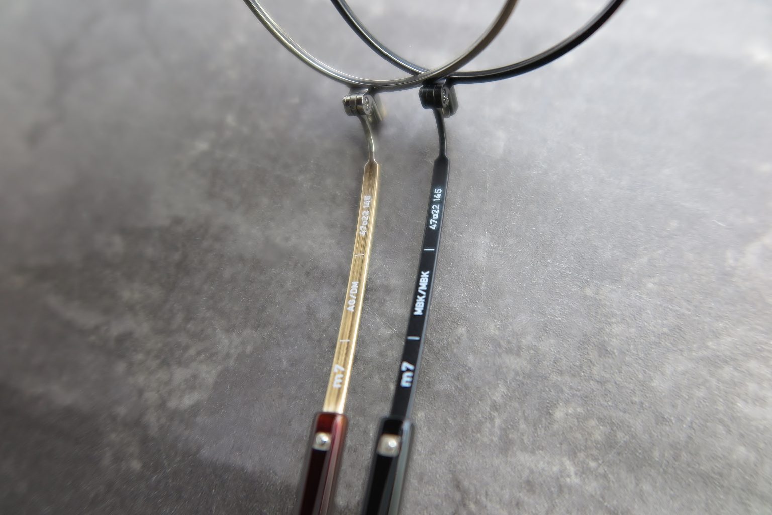 強度と軽さを考慮した一体型のチタンシートを採用！E5 EYEVAN M7 - メガネのノハラ （眼鏡・補聴器）