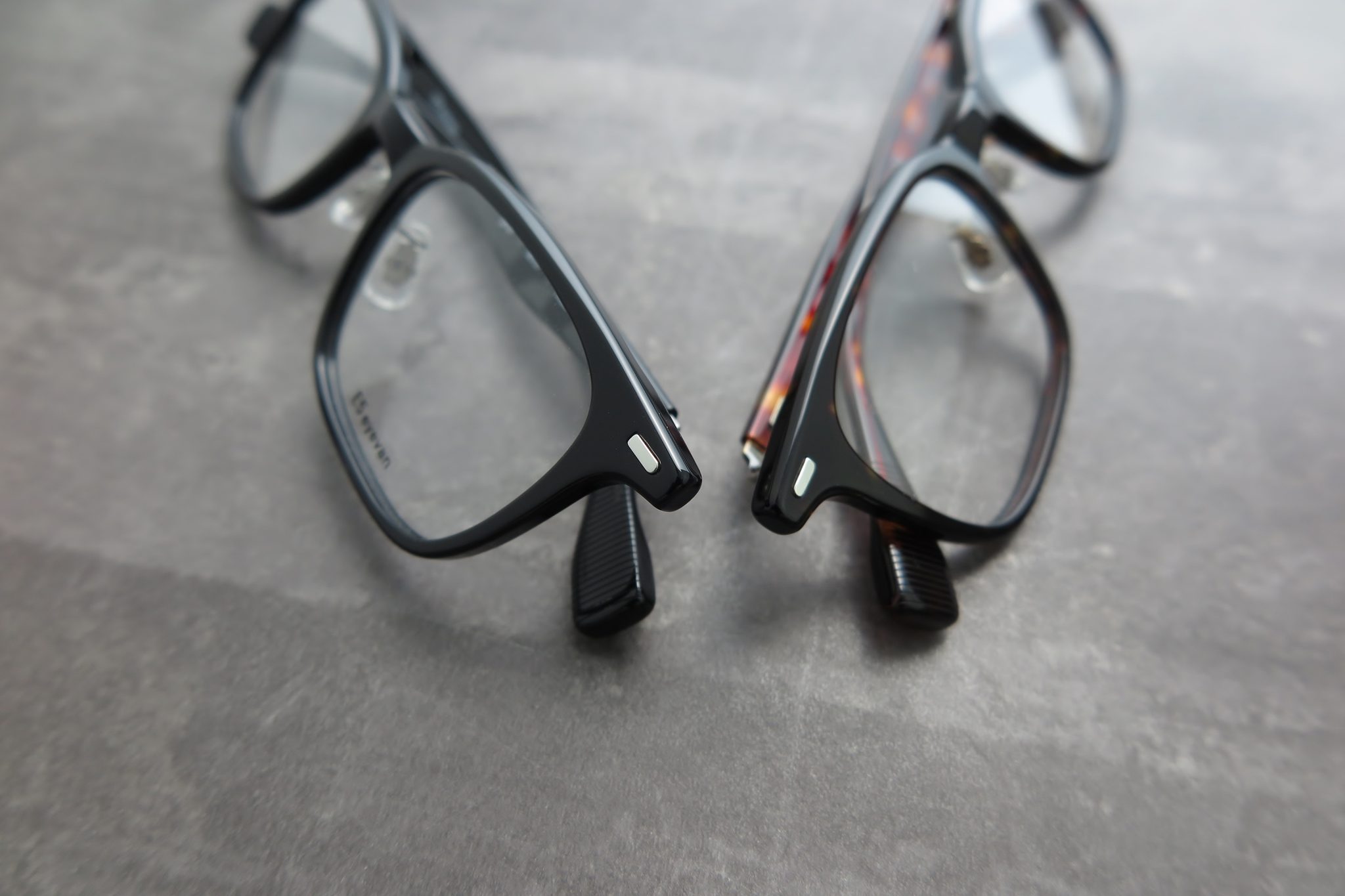 E5 EYEVAN P12 掛け心地の良さを実感する特殊な形状のtype:Lテンプルを採用 フォレオ大津一里山店 - メガネのノハラ （眼鏡・補聴器）