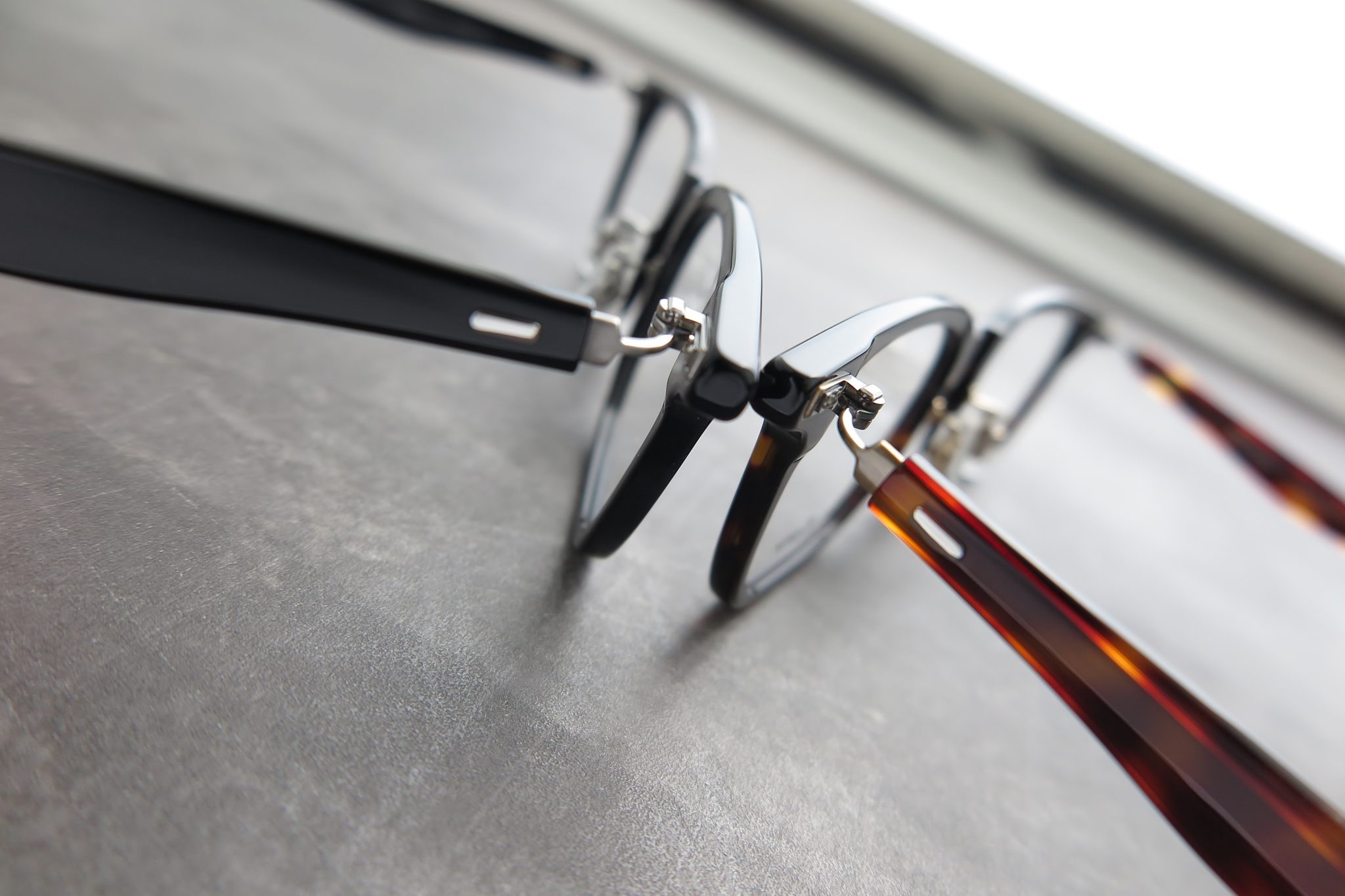 E5 EYEVAN P12 掛け心地の良さを実感する特殊な形状のtype:Lテンプルを採用 フォレオ大津一里山店 - メガネのノハラ （眼鏡・補聴器）