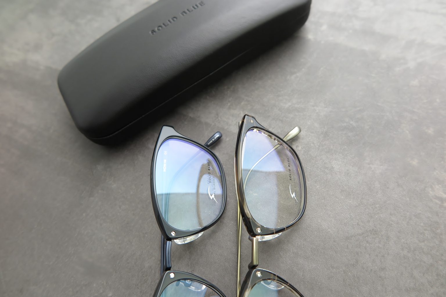 シャープなカッティングで魅せる！ SOLID BLUE S-222 京都ファミリー店 - メガネのノハラ （眼鏡・補聴器）