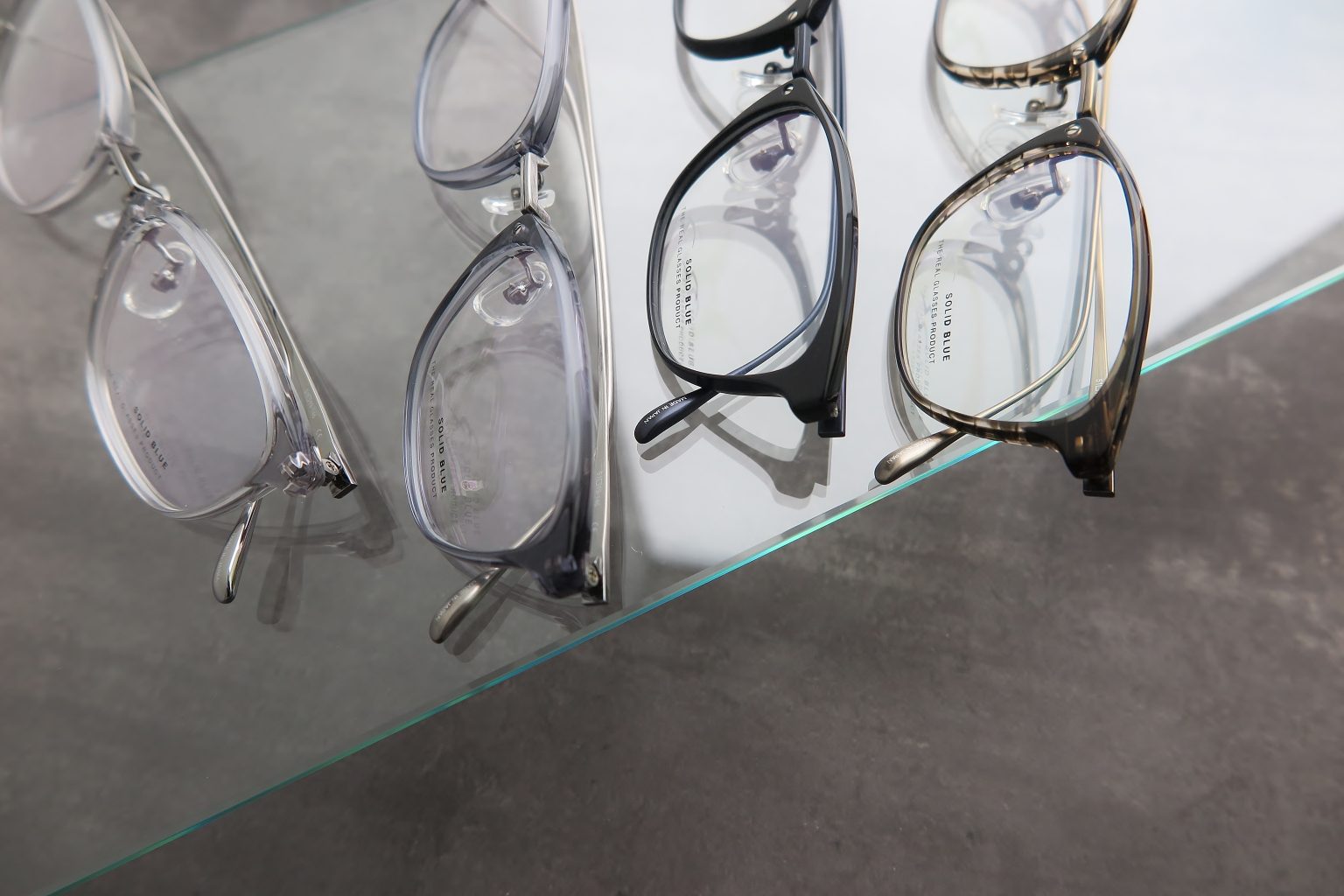シャープなカッティングで魅せる！ SOLID BLUE S-222 京都ファミリー店 - メガネのノハラ （眼鏡・補聴器）